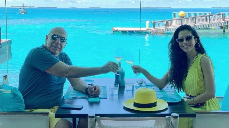 Daniela Albuquerque comemora 15 anos de união com presidente da RedeTV ...