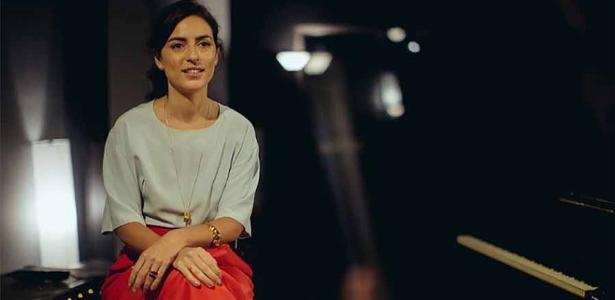 Anna Setton canta "Sim ou Não", música de Djavan lançada em 1994 ...