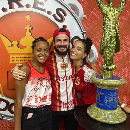 'Sereia' da Viradouro recebe convite da seleção de nado sincronizado ...