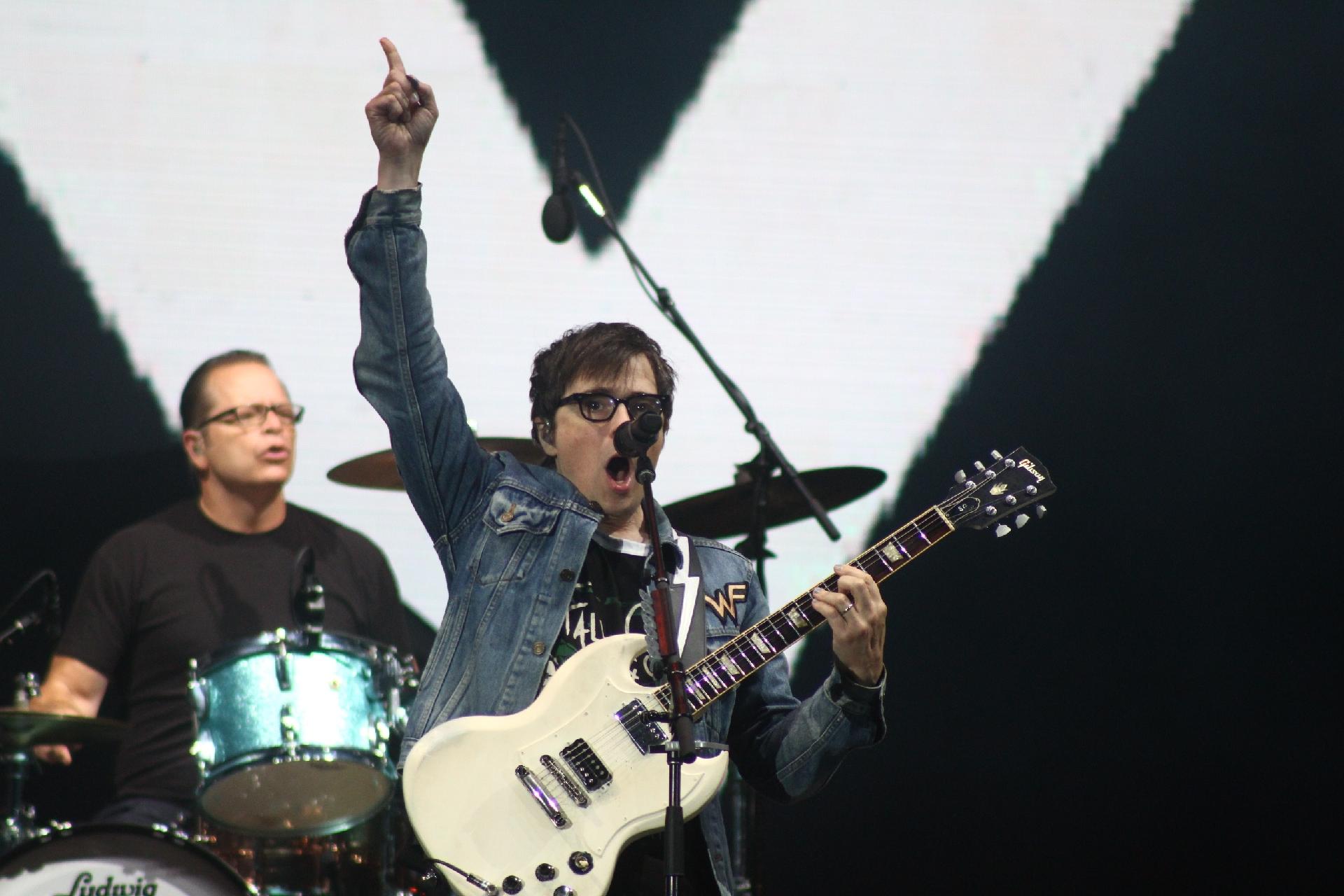 Rock in Rio: Weezer aposta em covers clássicos e causa nostalgia nos ...
