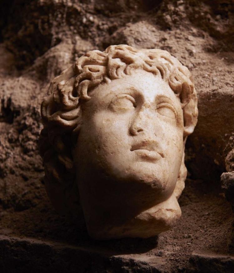 Fontana di Trevi esconde sítio arqueológico subterrâneo; conheça