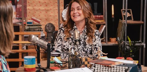 Cláudia Abreu conta para Tati Bernardi que chegou aos 50 sem crises