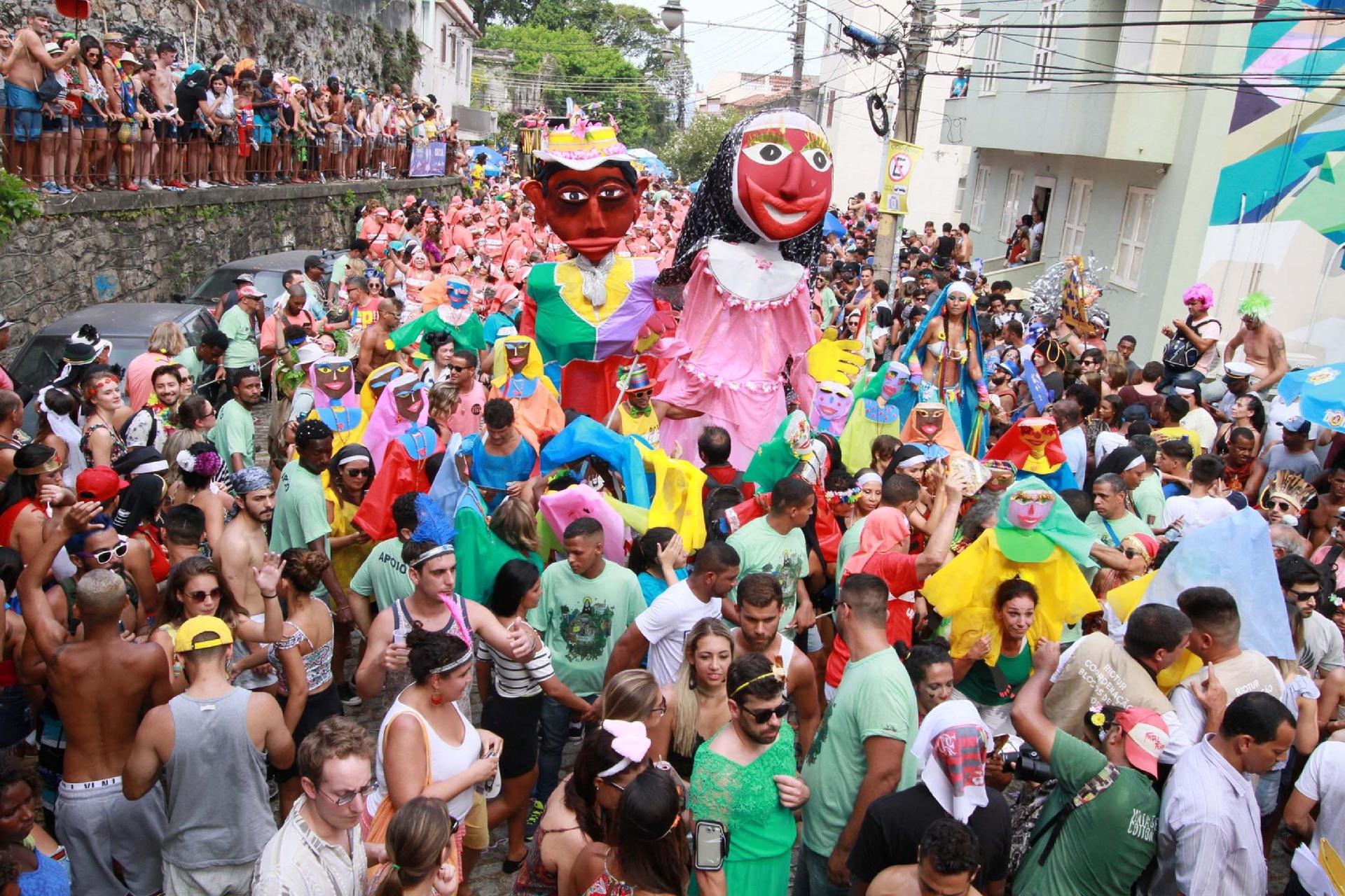 Carnaval 2019: Entre Parintins e SP: Metade da mão de obra das escolas ...