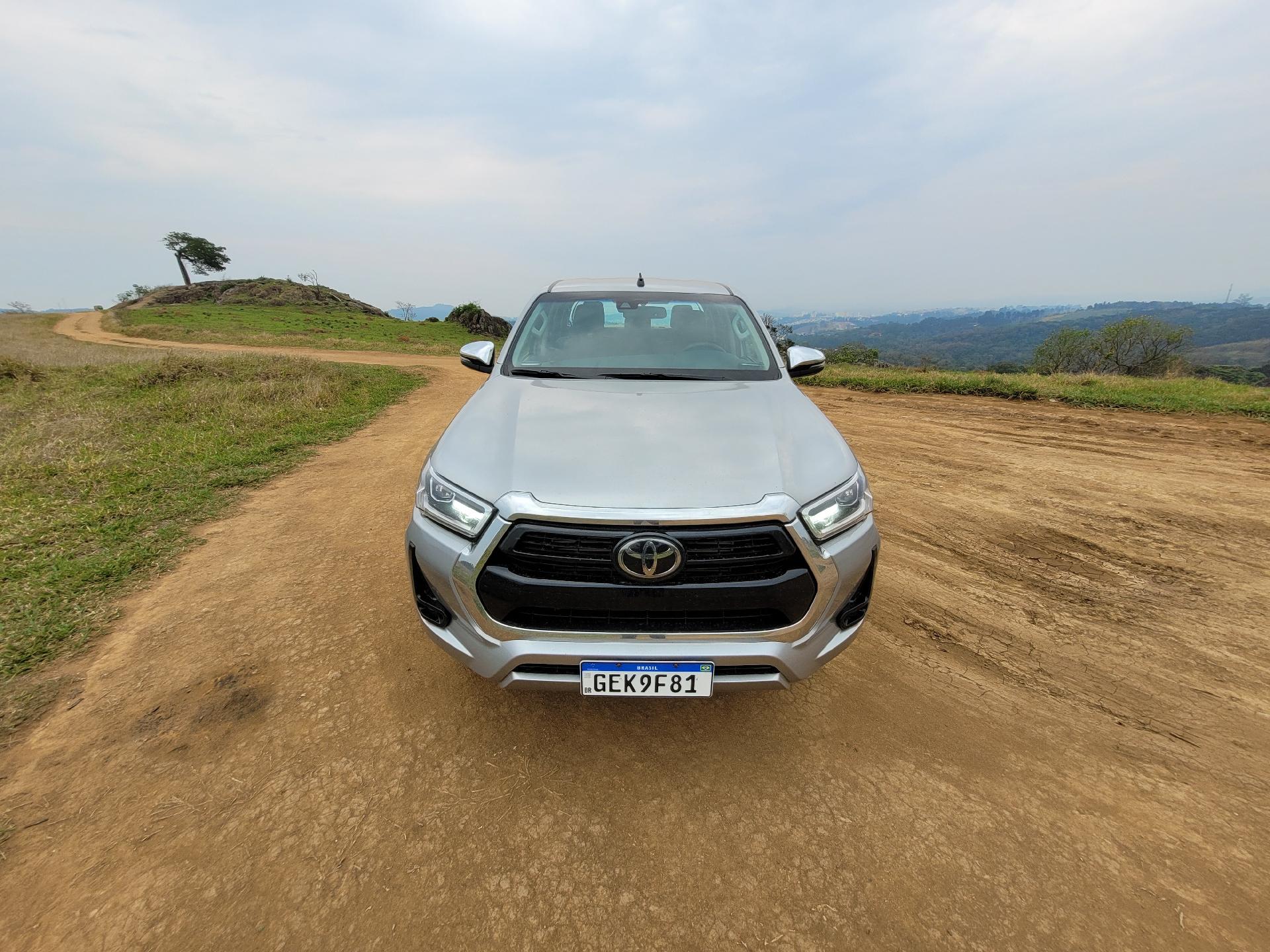 Toyota Hilux 2021 supera os 200 cv, ganha tecnologia e suspensão digna ...
