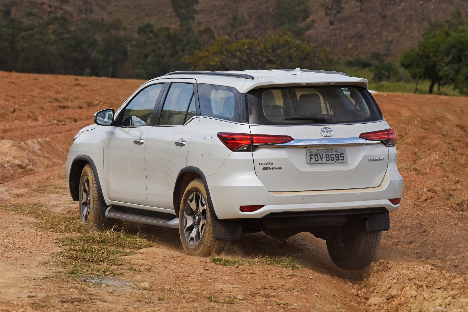 Duelo: Mitsubishi Pajero Sport x Toyota SW4 Diamond