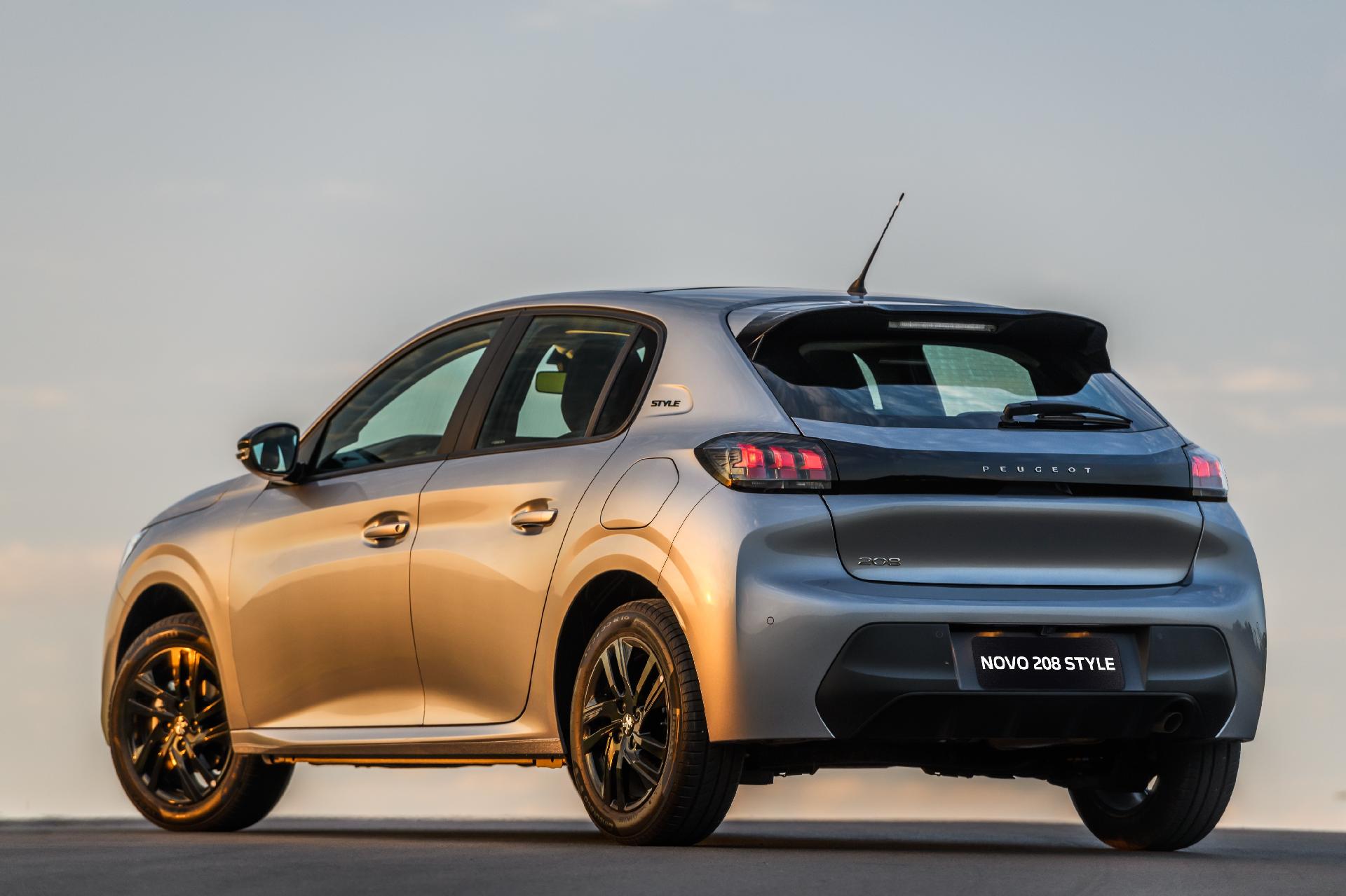 Carro 1.0 aspirado tem que ser basicão? Peugeot 208 Style mostra que ...