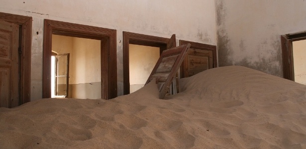 Namíbia tem cidade fantasma tomada pelas areias do deserto; conheça o ...