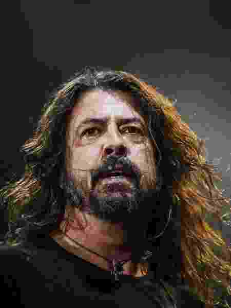 Dave Grohl faz aparição surpresa e toca bateria com Beck e Yeah Yeah ...