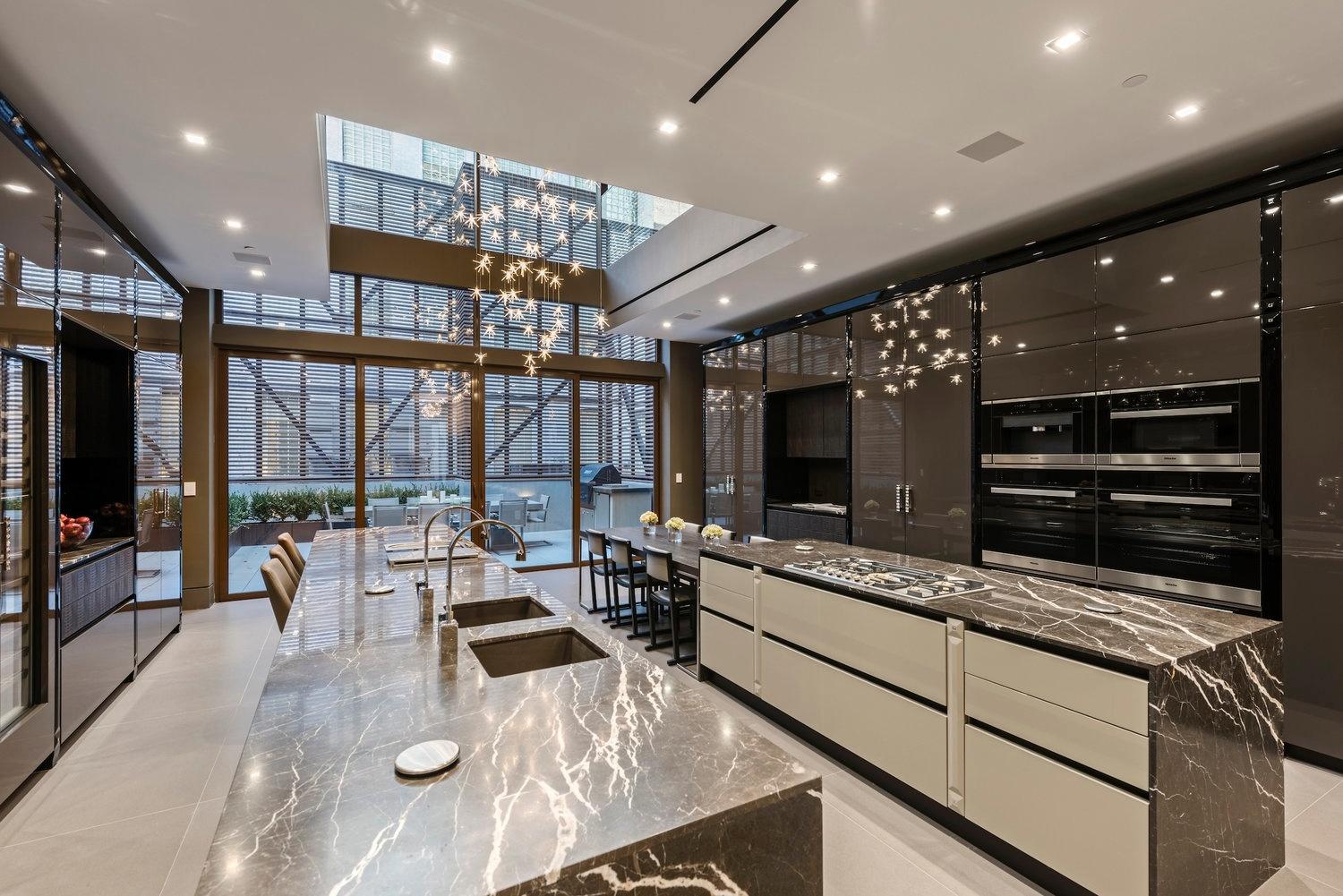 Lady Gaga compra nova casa em NY por R$ 111,6 milhões; veja os ...