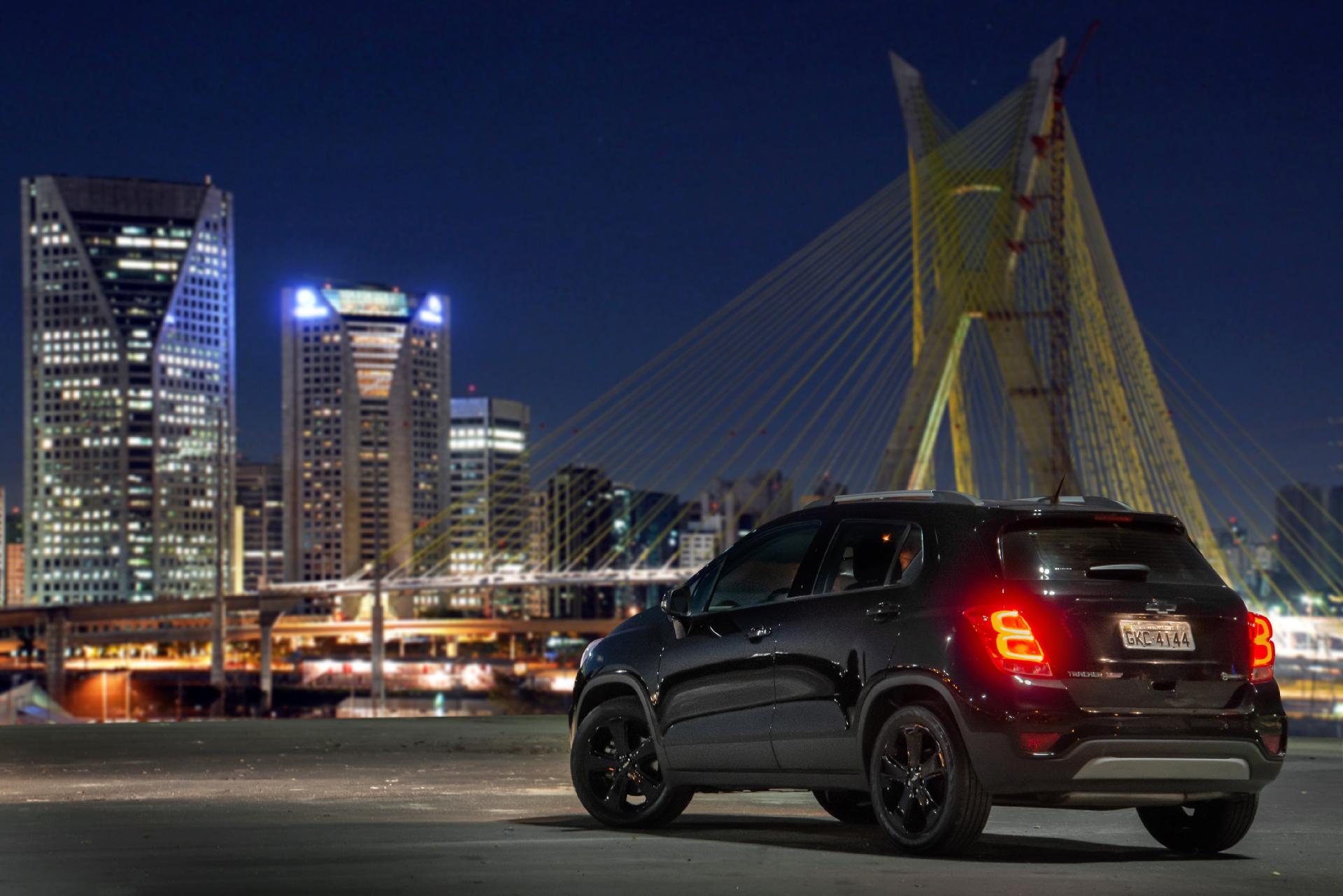 Chevrolet Tracker Midnight traz detalhes pretos e itens da versão Premier