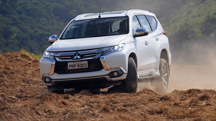 Duelo: Pajero Sport encara SW4 no confronto de SUVs "raiz" para 7 ...