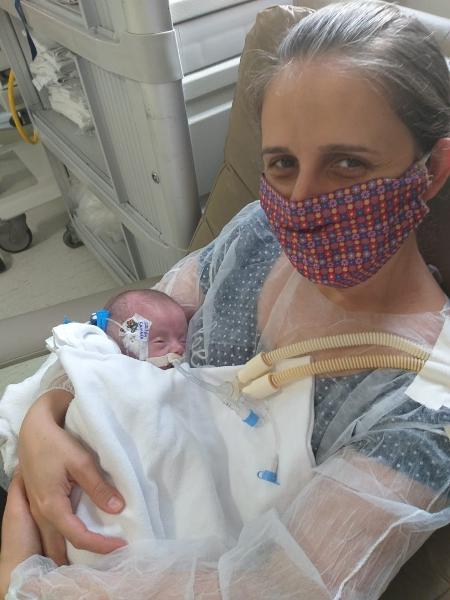 Coronavírus: mães veem filhos na UTI neonatal por videochamada