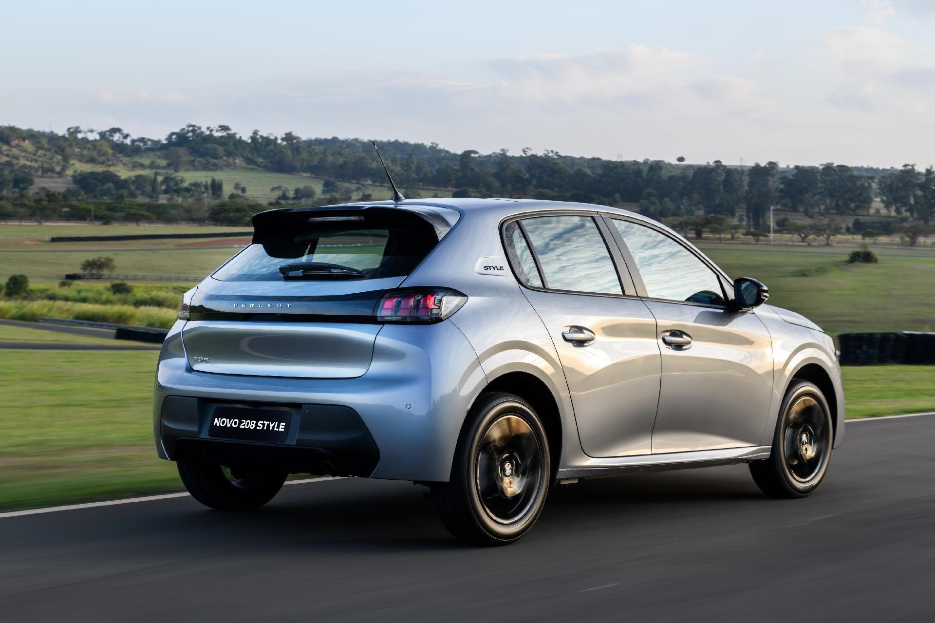 Peugeot 208 Style 1.0: como é a nova versão 'completona' do hatch