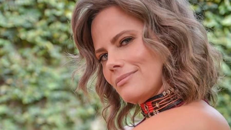 De lingerie, Maria Cândida faz alerta sobre magreza extrema