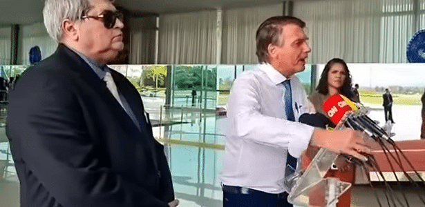 Datena marca presença em evento de Bolsonaro e vira meme na internet