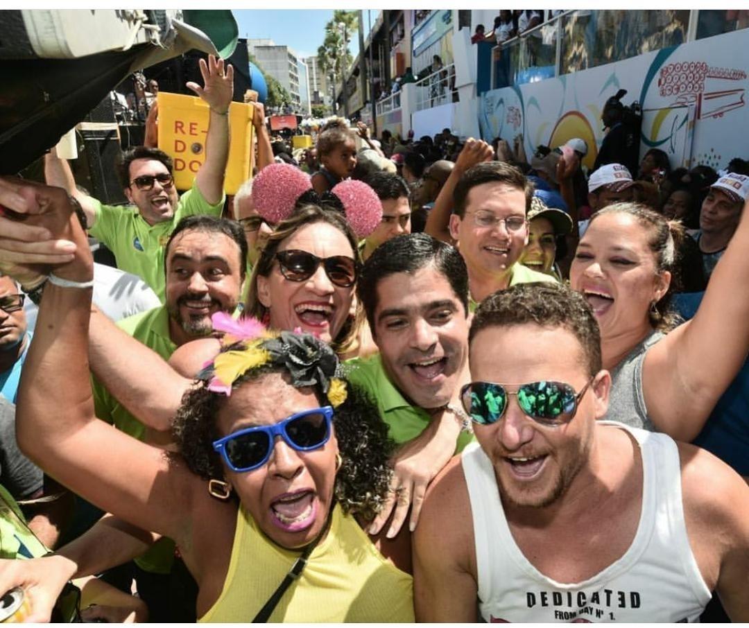 Baby revive tradição, causa congestionamento e interrompe shows em ...