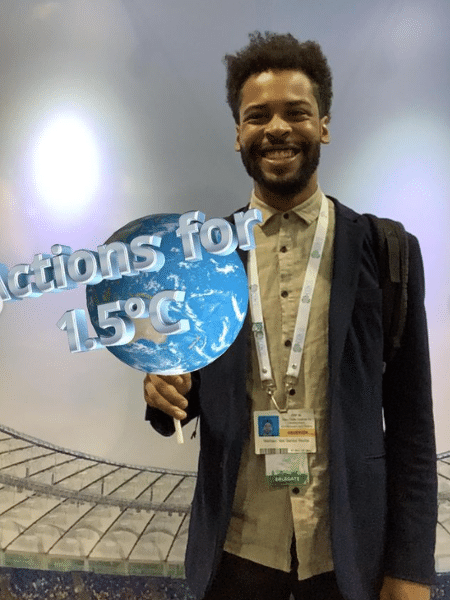 Brasileiro Marcelo Rocha discursa para milhares de manifestantes em ...