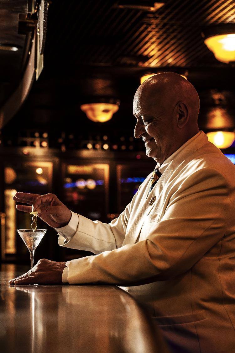 'O que aprendi com Derivan': bartenders celebram memória do mestre - 19 ...