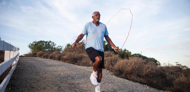 Aprenda técnica para pular corda e aproveite os benefícios desse exercício