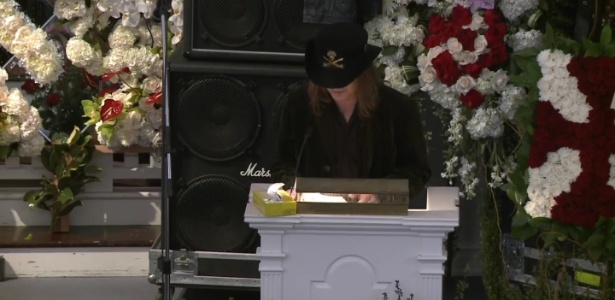 Fotos: Familiares, amigos e fãs se despedem de Lemmy Kilmister - 09/01 ...