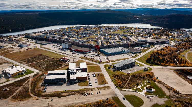 Mais de duas mil pessoas vivem dentro de uma 'muralha' em cidade do ...