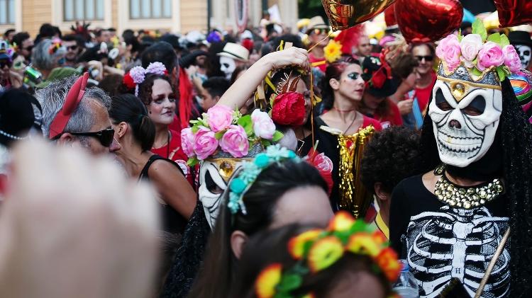 Caveiras do Queixinho arrasta 40 mil pessoas em Belo Horizonte - 12/02 ...