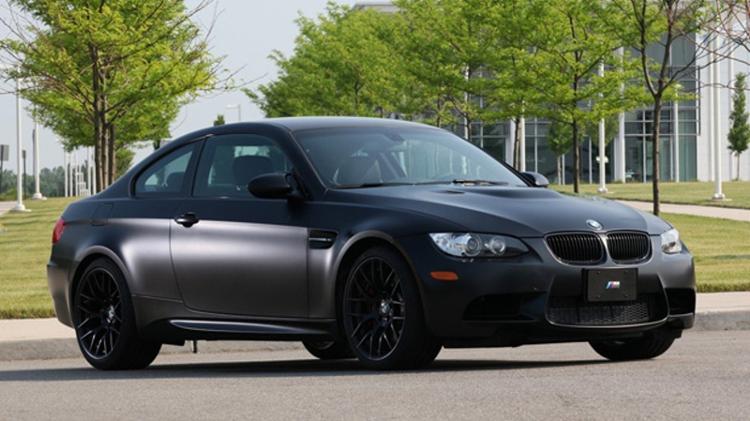 Carro preto não sai de moda; veja 10 séries especiais