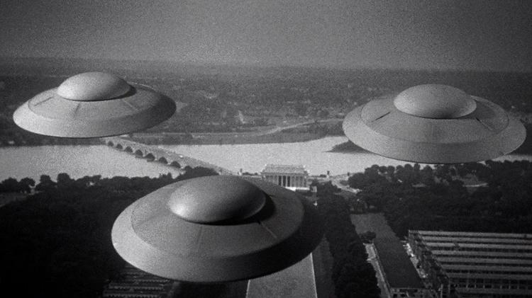 Já chegou o disco voador! Você sabe dizer de que filme esta nave é ...