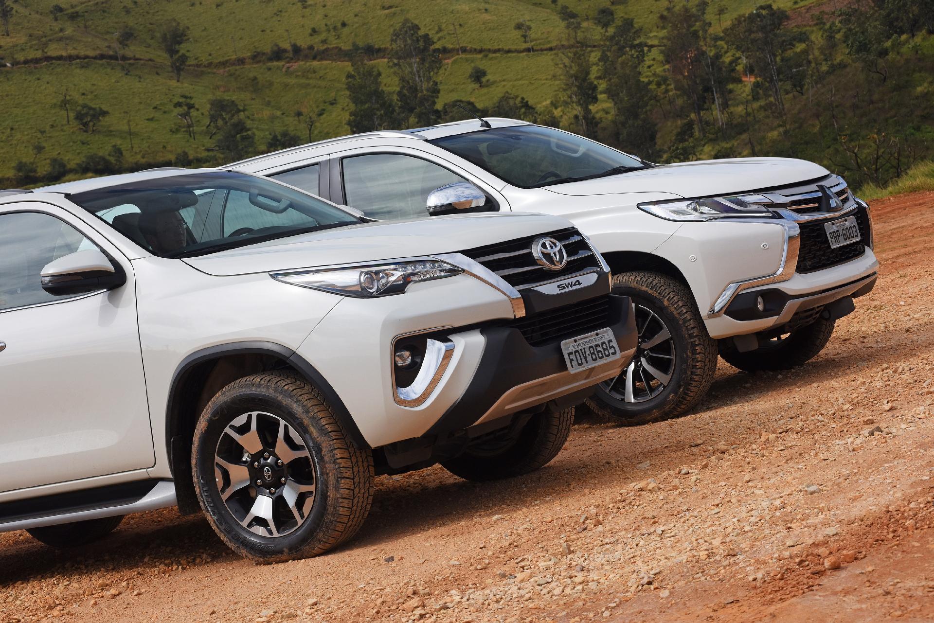 Duelo: Pajero Sport encara SW4 no confronto de SUVs "raiz" para 7 ...