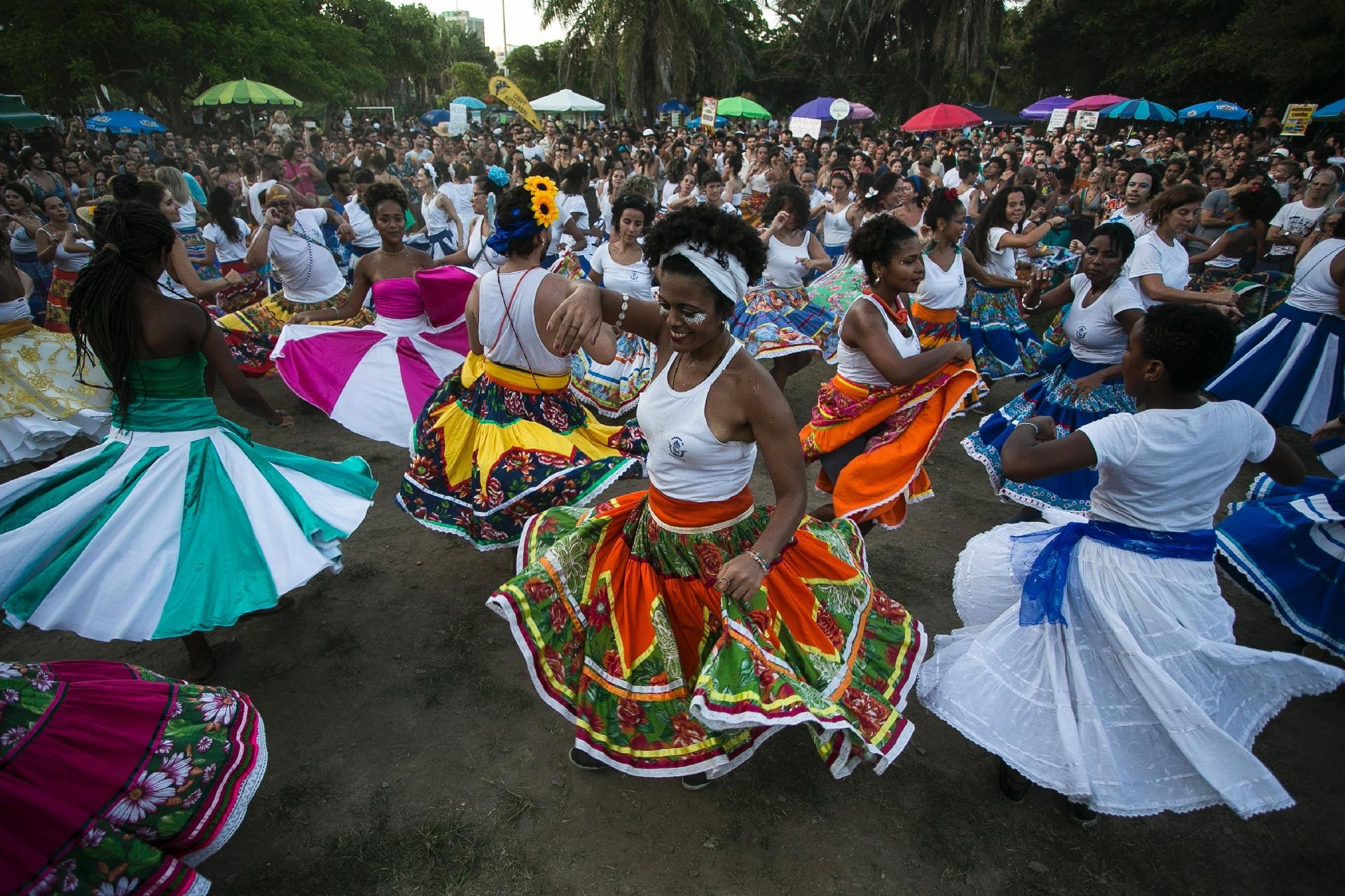 Bloco de maracatu leva Pernambuco para o Rio em ensaio para Carnaval ...