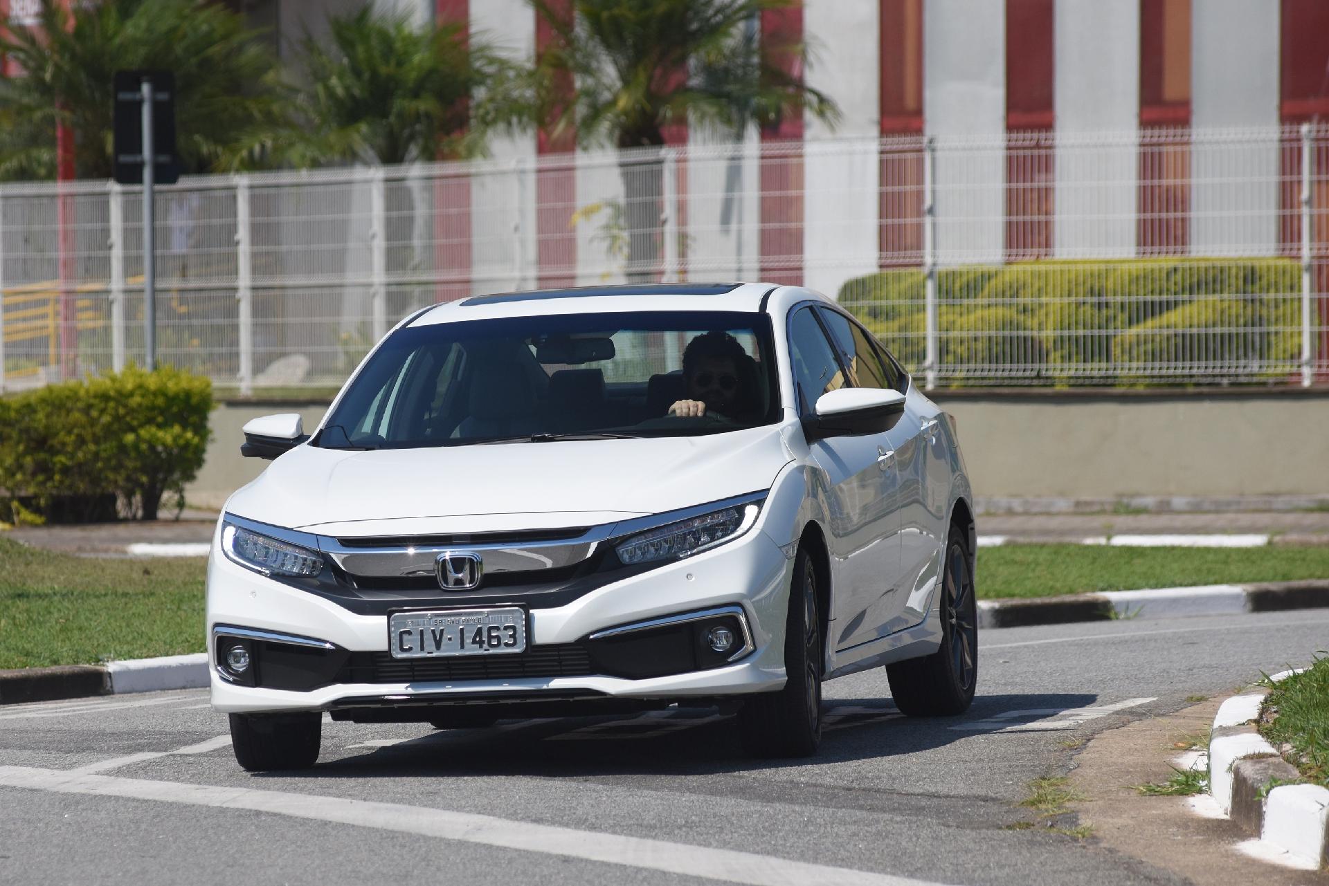 Duelo: Toyota Corolla Altis Hybrid x Honda Civic Touring