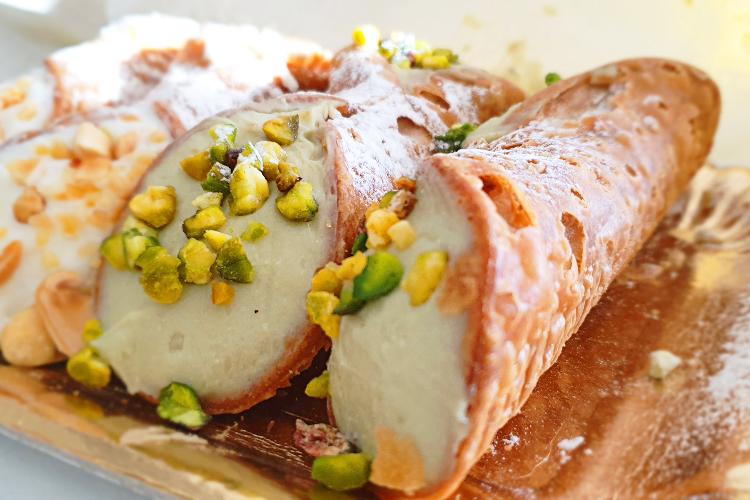 Cannoli, tradicional doce italiano, teria origem erótica; saiba qual é