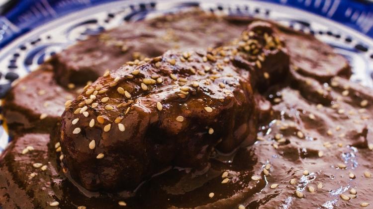 Mole poblano: a história do prato ícone mexicano