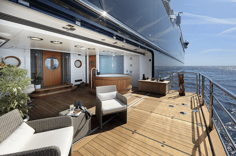 Passeio em superiate pela Antártica custa R$ 11,4 milhões por semana