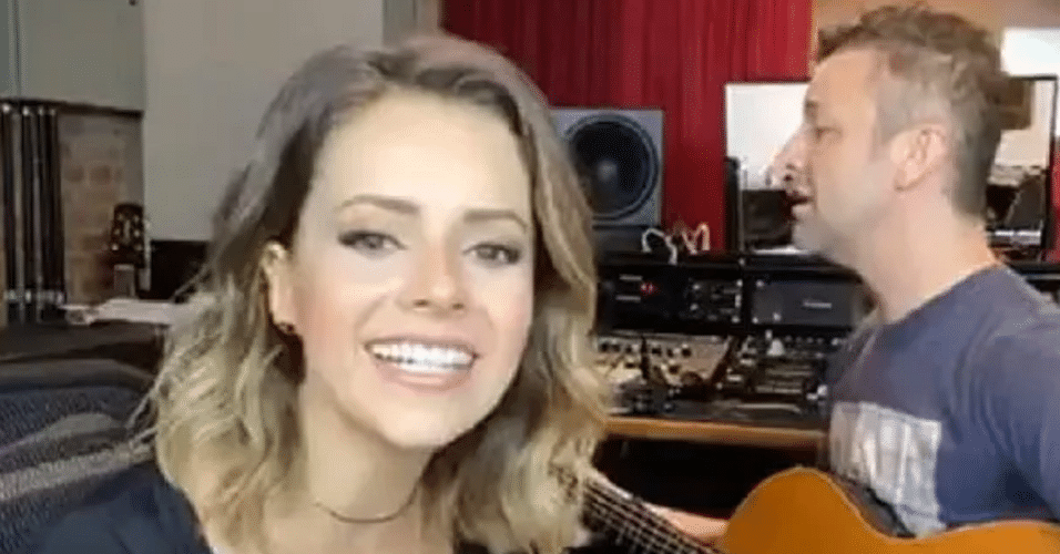 Veja fotos da carreira e da vida da cantora Sandy - BOL Fotos