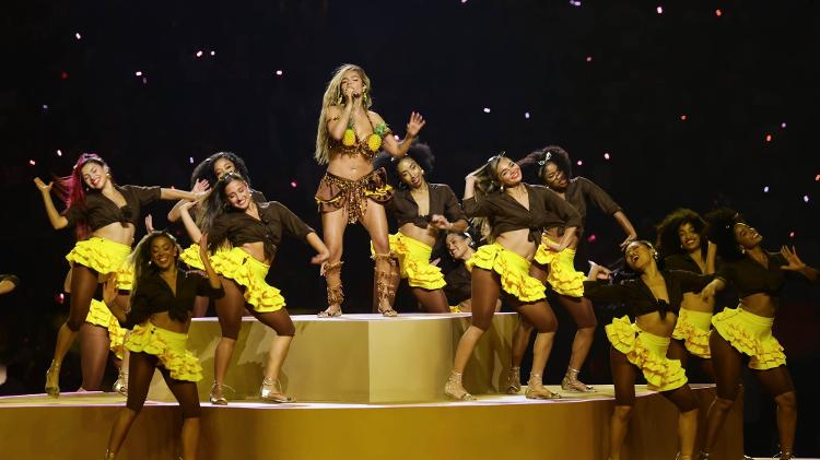 NFL: Karol G faz show no intervalo do jogo da NFL em São Paulo