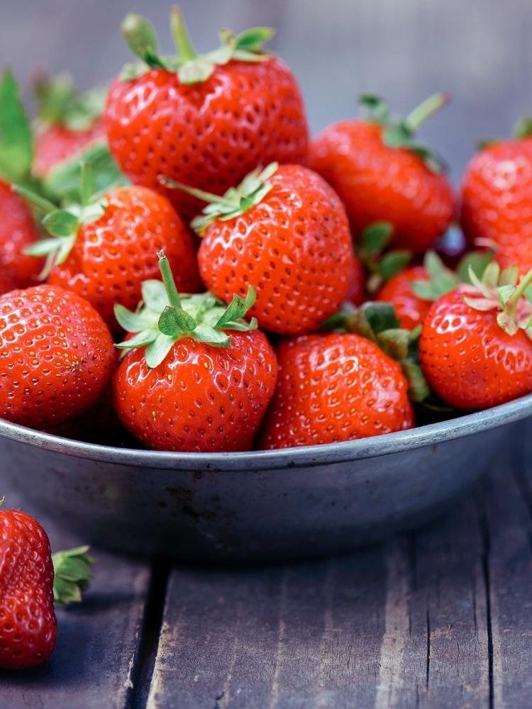 Sugar açúcar e regula pressão: 6 benefícios incríveis do morango à saúde