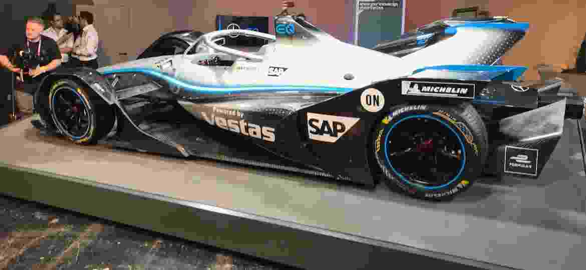 Fórmula E: Mercedes-Benz revela carro para próxima temporada, com 340 cv