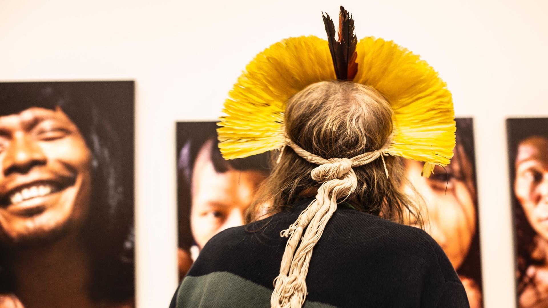 Raoni, aos 93 anos, segue na luta incansável para 'cuidar do povo'