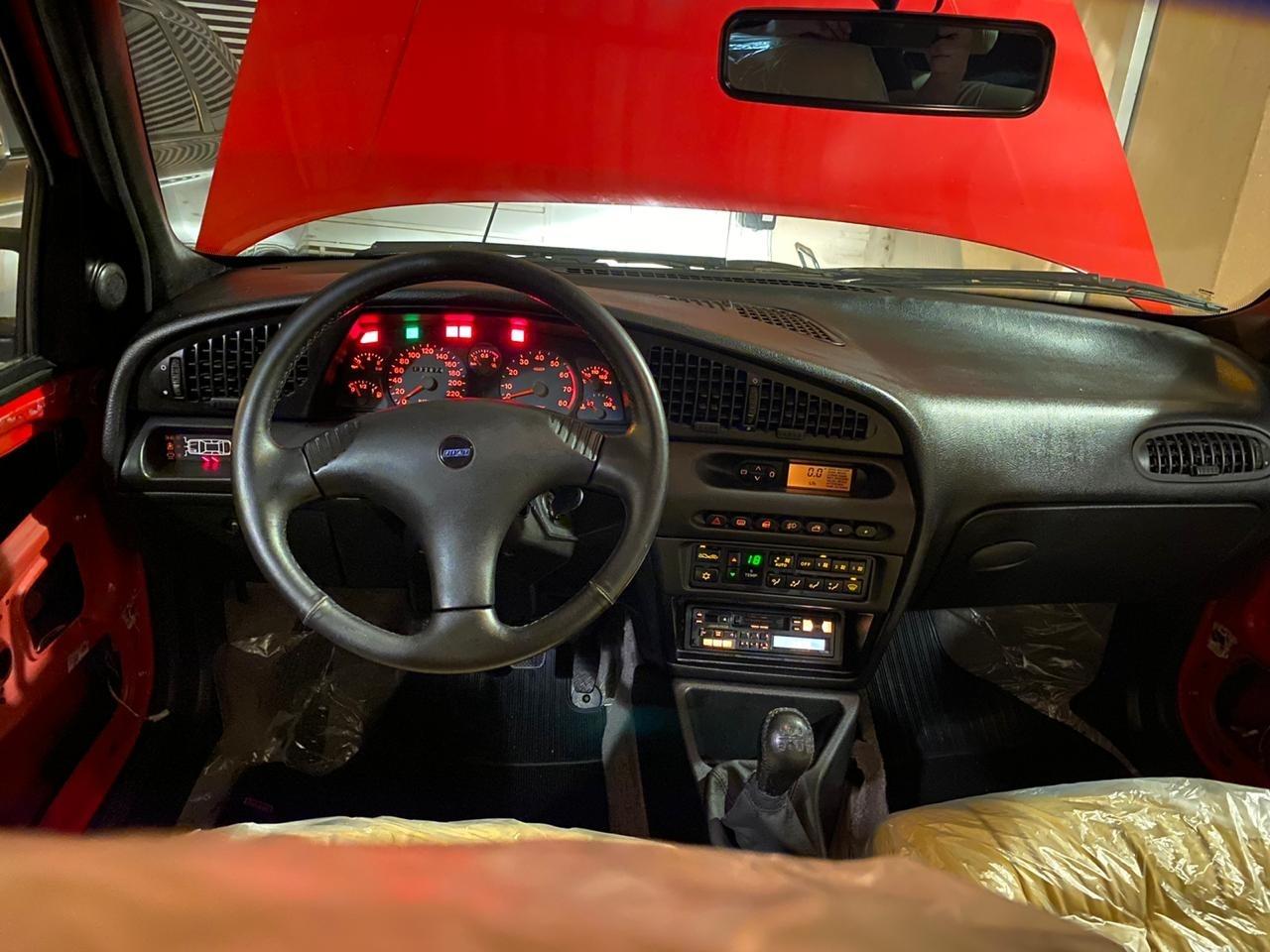 Fiat Tempra Stile 1996 é restaurado e recupera raro interior bege