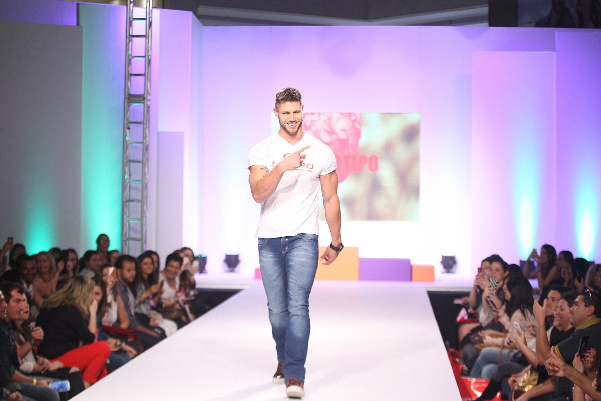 Fotos: Mega Polo Moda: marcas populares desfilam as tendências para o ...