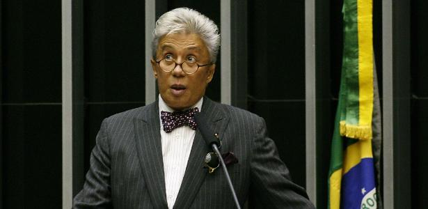 Clodovil: o que aconteceu com herança? Mansão pode ser demolida