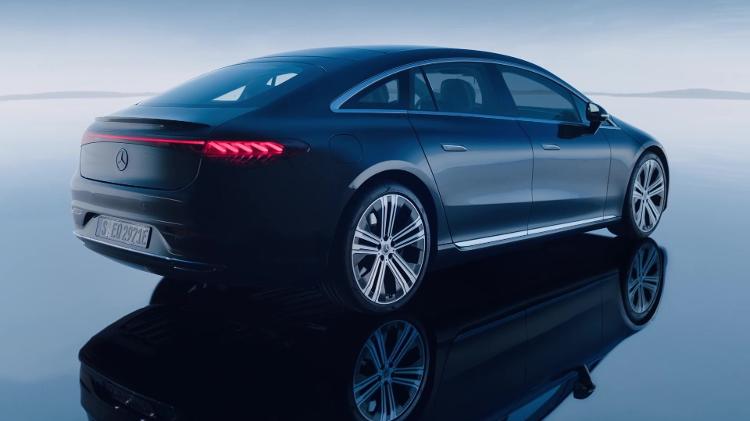 Mercedes apresenta o elétrico EQS com painel digital estilo 'nave espacial' - 15/04/2021 - BOL BOL