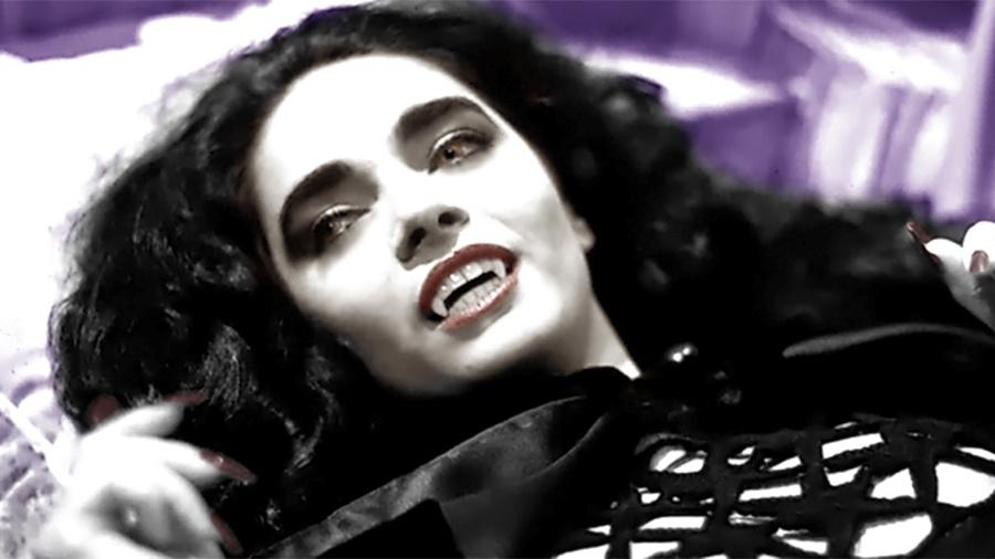 Cláudia Ohana faz referência à 'Vamp' em coreografia no TikTok