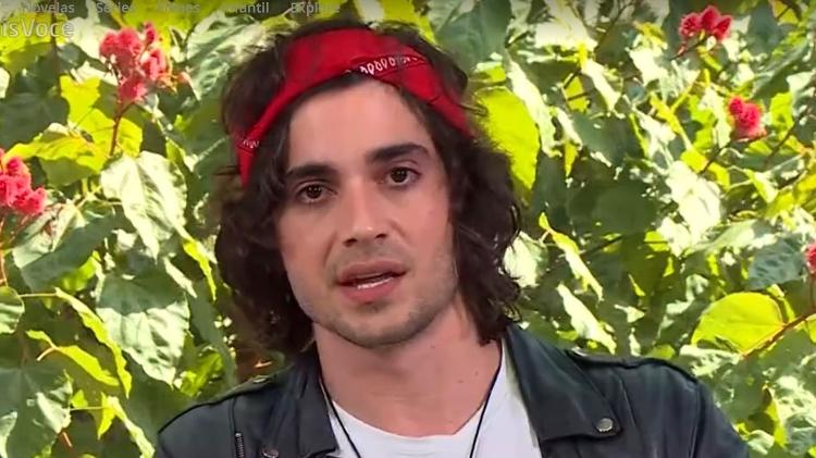 Saiu pra fumar, riu sozinho e acabou chorando: Fiuk comenta seus memes