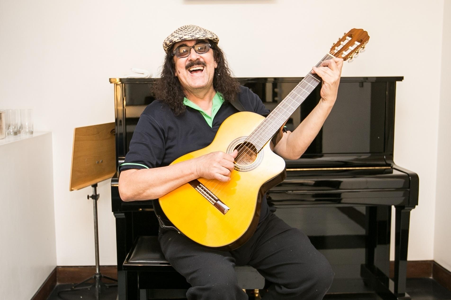 Morre Moraes Moreira, cantor e integrante dos Novos Baianos, aos 72 ...