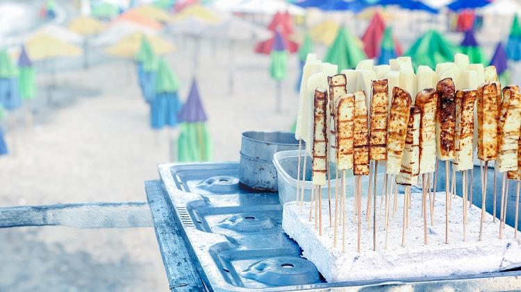 8 opções saudáveis de alimentos e bebidas para pedir nas barracas de ...