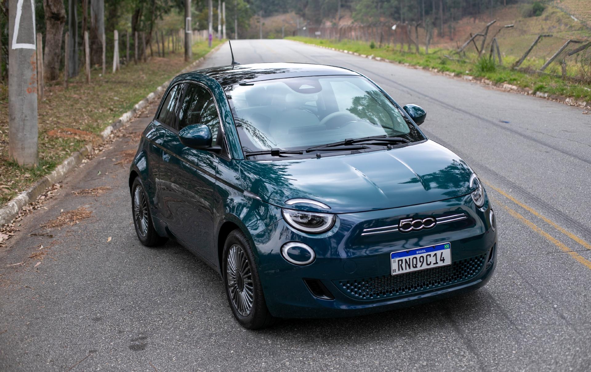 Fiat 500 e Mini Cooper: elétricos e retrôs a R$ 240 mil valem a pena?