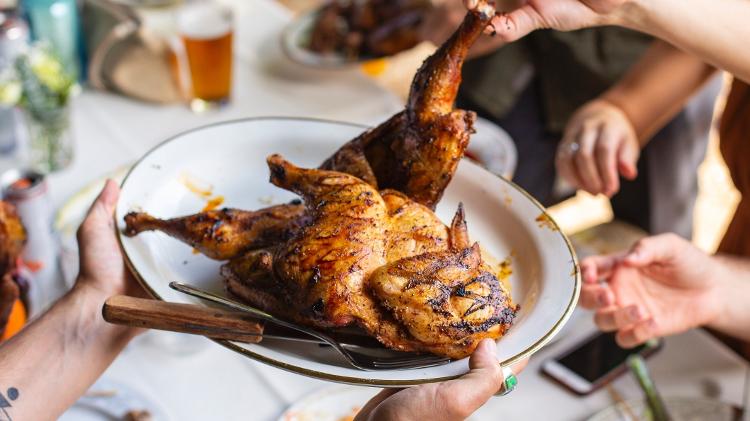 Como temperar frango e porco