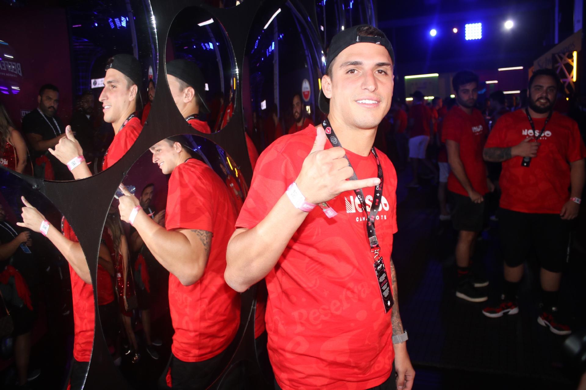 Carnaval: Djonga critica Bolsonaro e o chama de idiota